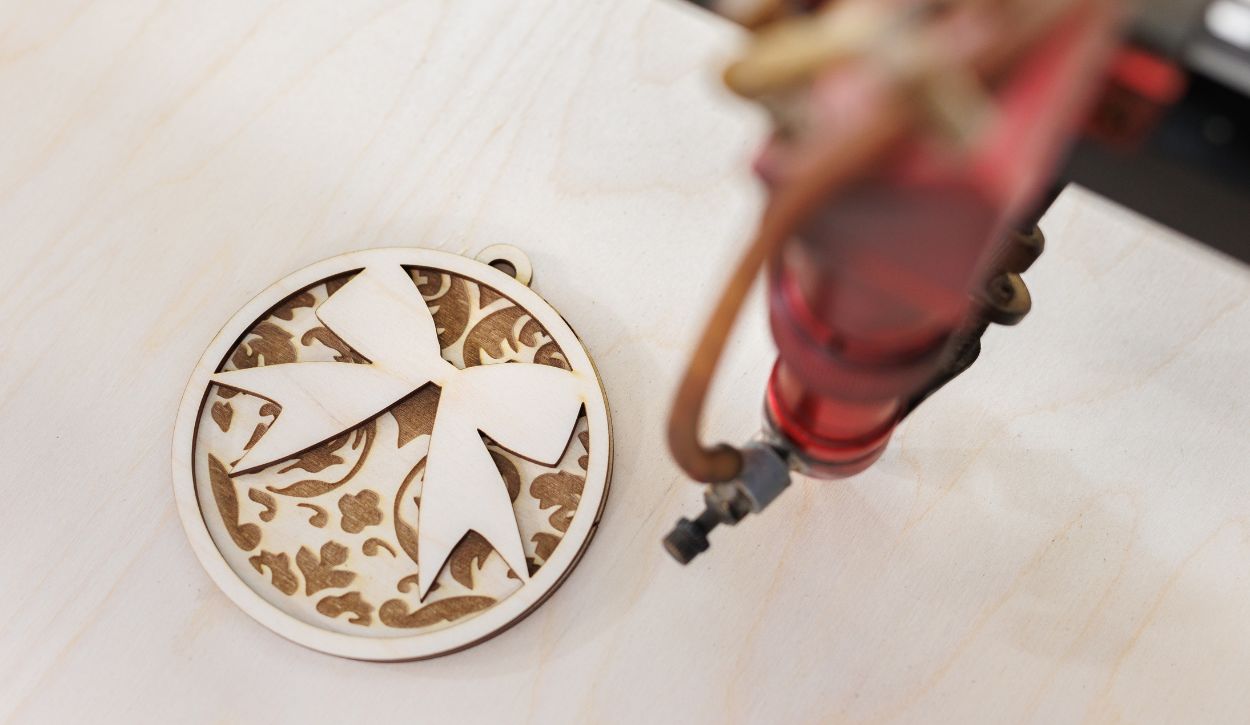 16 Free (or Inexpensive) CNC Christmas Projects - with Files
